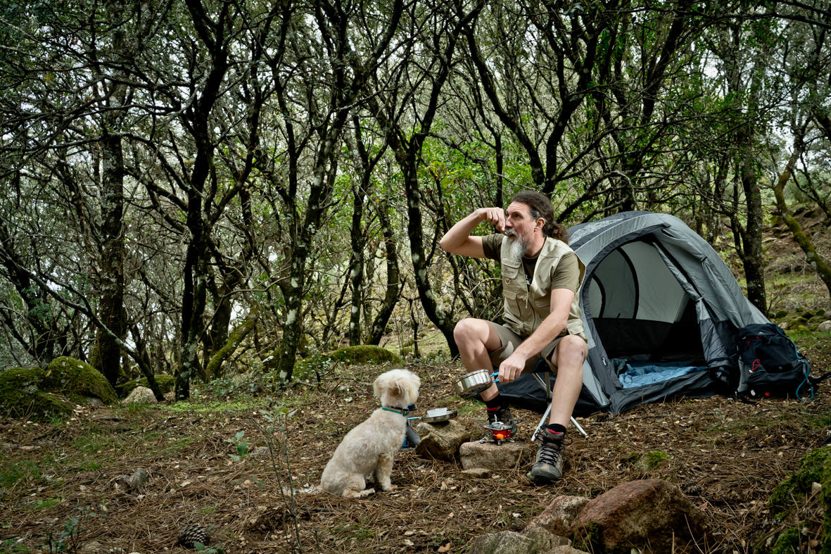 El programa de la 2 de TVE «Senderos con Juan y Migas» arranca este domingo en la Sierra de ...